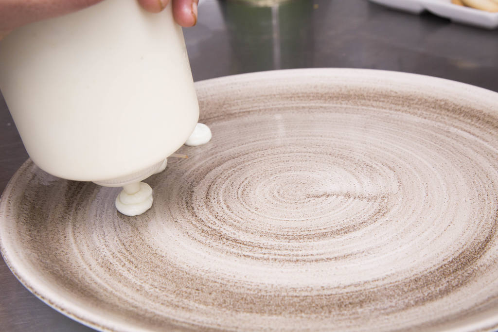 Pulpo a la brasa con ajada de verduras, parmentier de patata y allioli | Gastronosfera