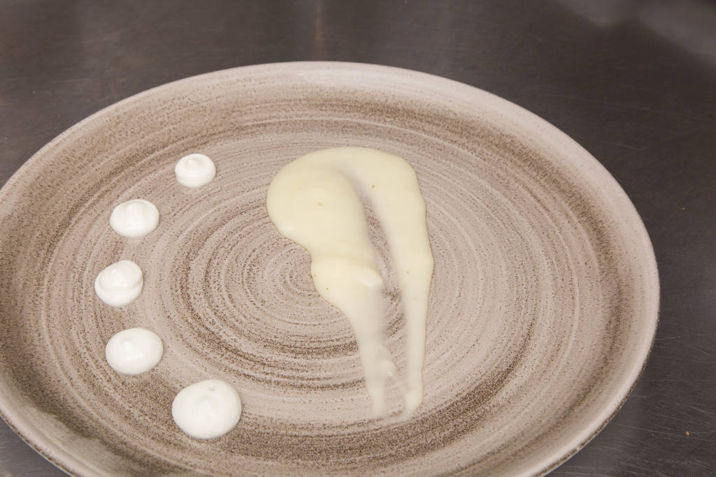 Pulpo a la brasa con ajada de verduras, parmentier de patata y allioli | Gastronosfera