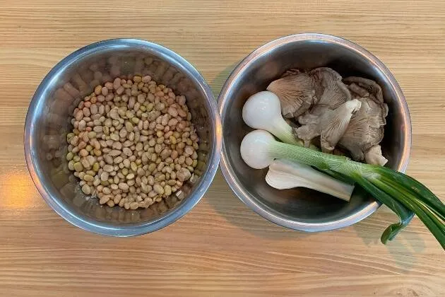 Pochas con conejo y setas de The Hook | Gastronosfera