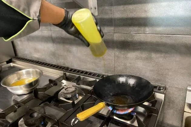 Pochas con conejo y setas de The Hook | Gastronosfera