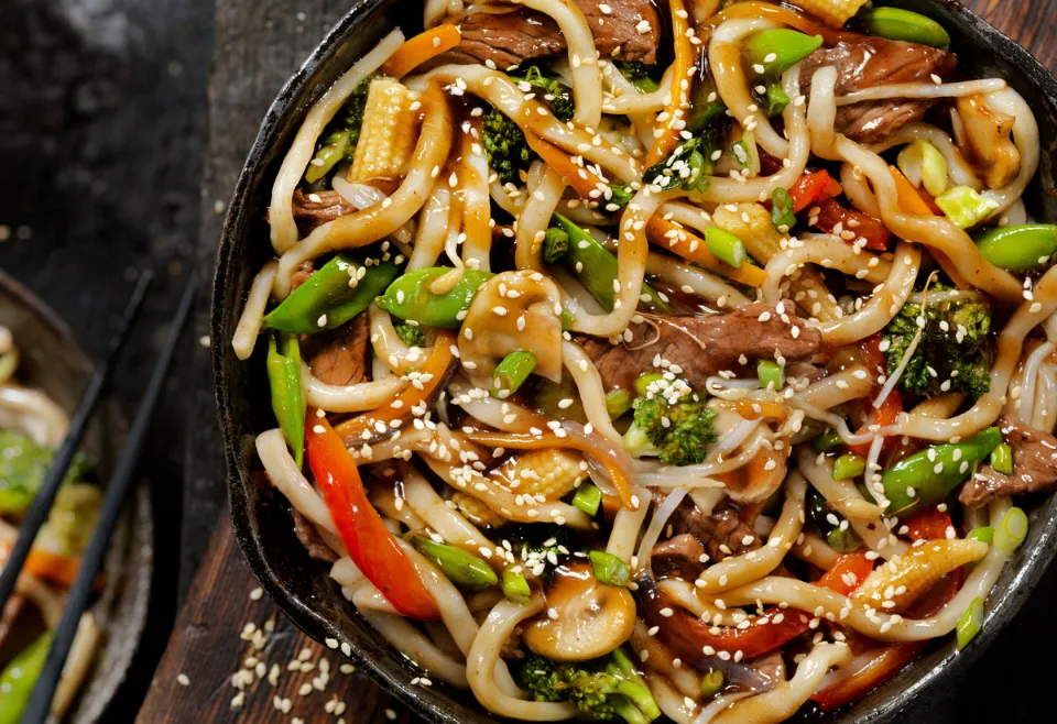 ¿Cómo hacer fideos asiáticos? Pruébalo con estas recetas | Gastronosfera