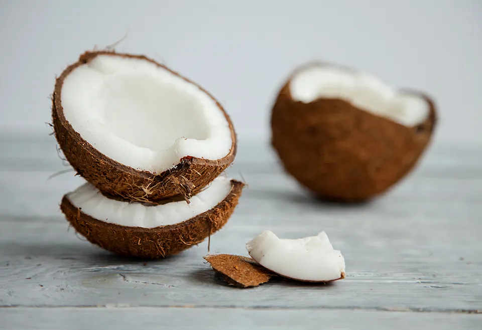 Coco: la fruta tropical de moda de la que se aprovecha todo | Gastronosfera