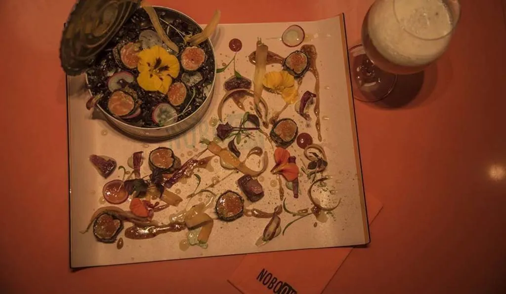 Maridaje Nobook: makis de salmón en tempura con cerveza Inedit | Gastronosfera